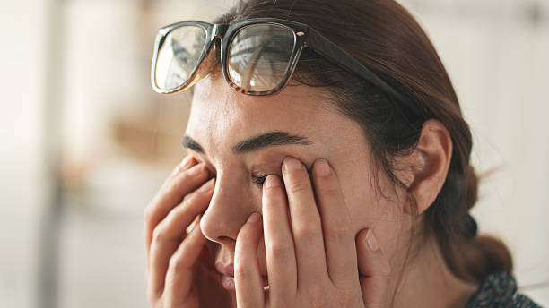 Dry Eyes & Screens: How to Spot and Protect Eyes from Screens? – UPERFECT